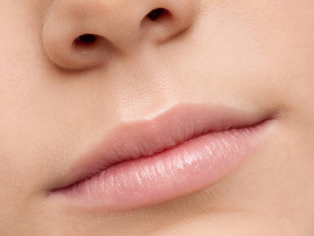 7 Tips on How to Keep Your Lips Beautiful - EAL Care